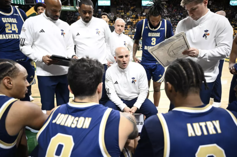 Men’s basketball records a second consecutive loss in George Mason ...